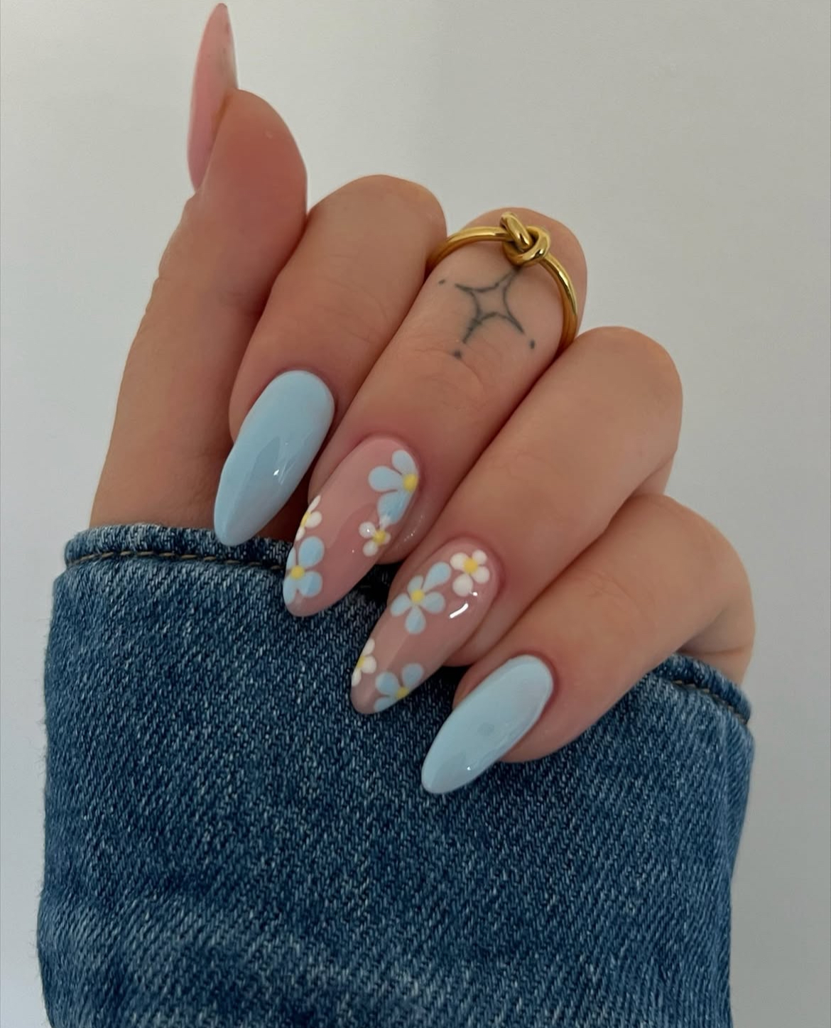 Almond Blue Spring Nails: The Trend That’s Blooming This Season - The ...